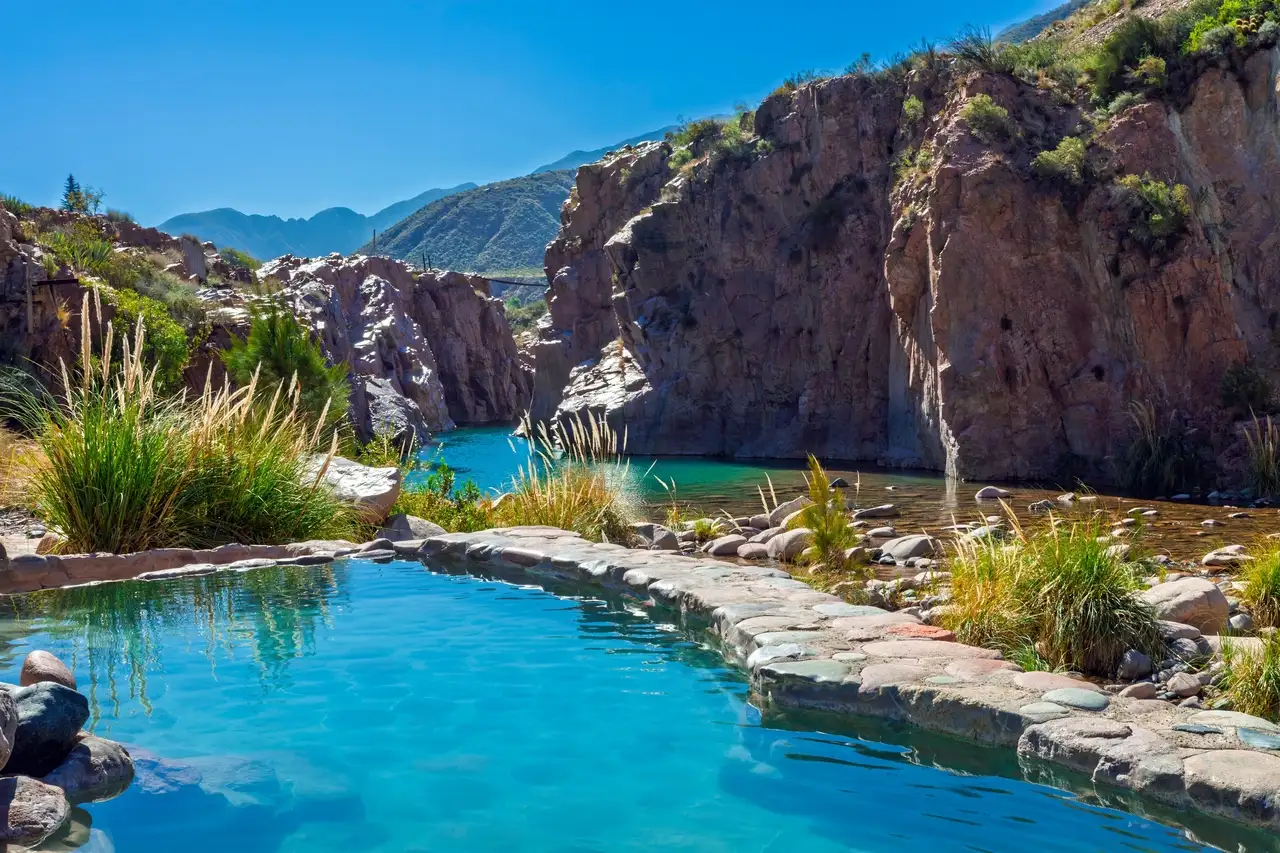 Termas de Cacheuta: Un Refugio de Montaña en Mendoza